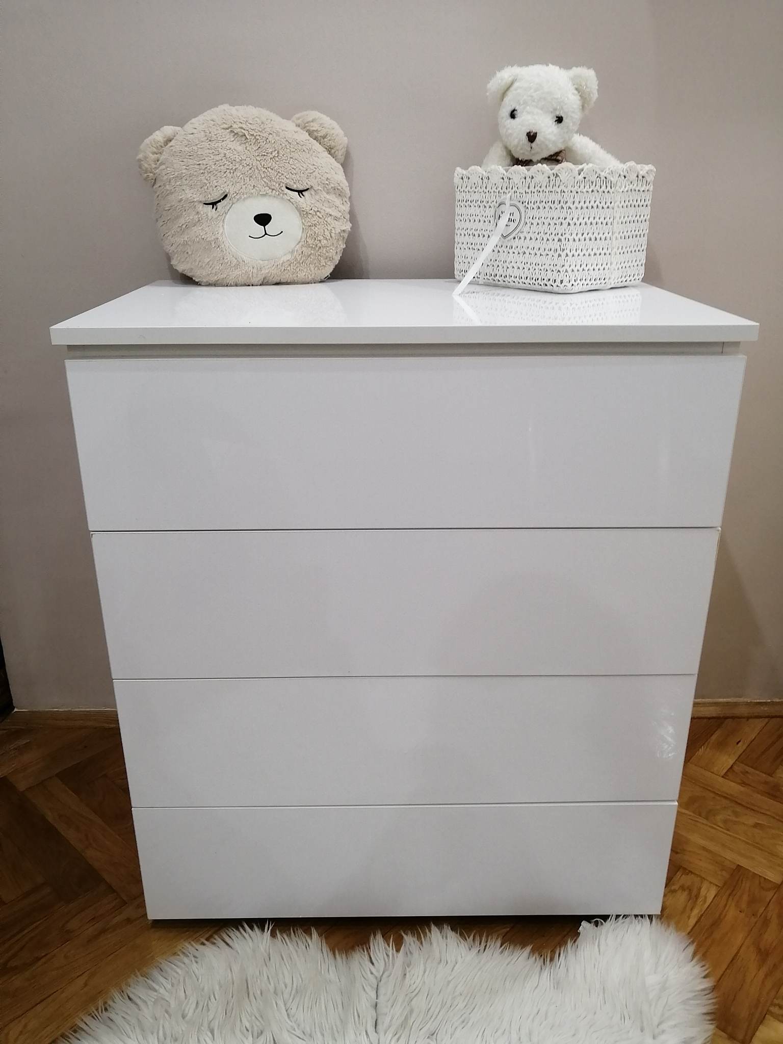 Komoda za bebe - visoki sjaj bela | Kolica za bebe, bebi oprema Bebbco